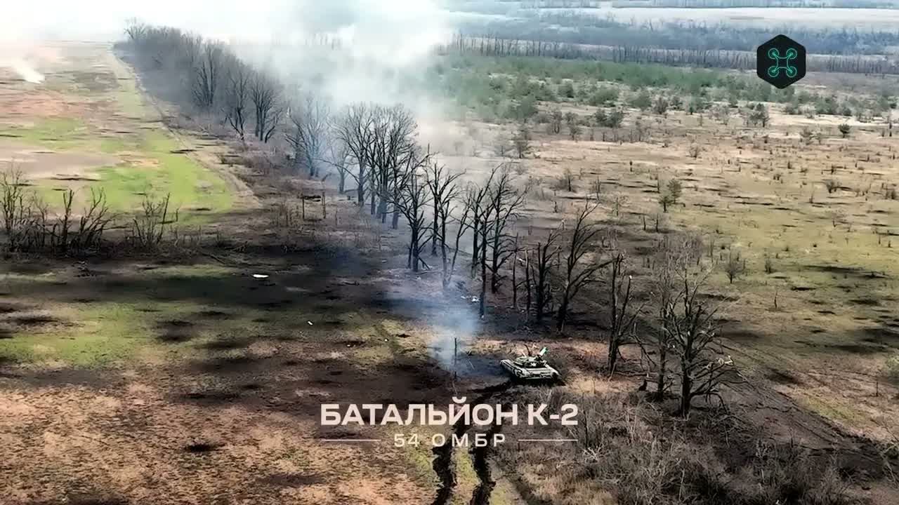 Watch Russian stronghold get exposed and destroyed by Ukraine’s K2 ...