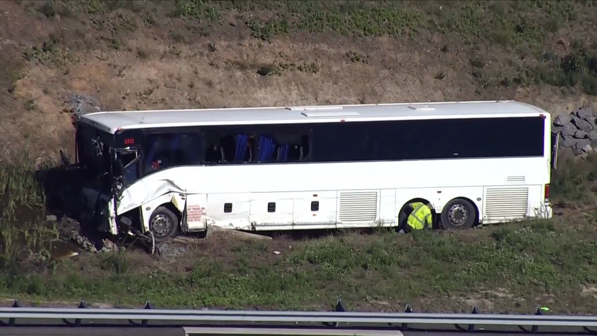 5 killed, including 2 children, after bus strikes cars in I-95 work ...