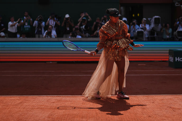 Coco Gauff's French Open title defense ends in 3rd-round loss, Naomi ...