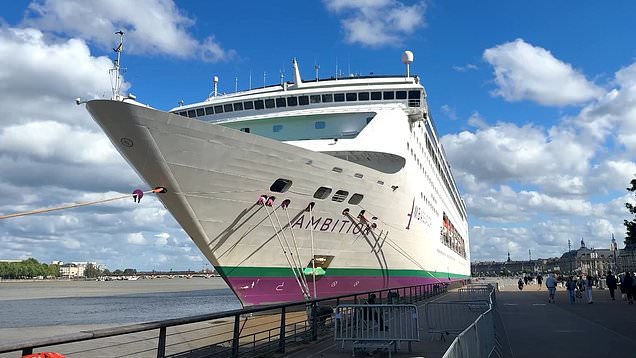 Cruise passengers threaten boycott over new £50 fee for common holiday ...