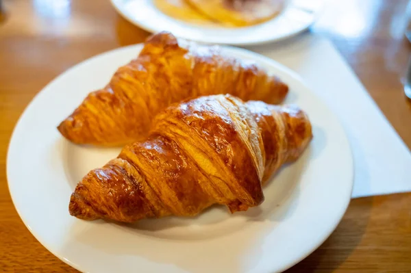 16 world-famous dishes that locals avoid