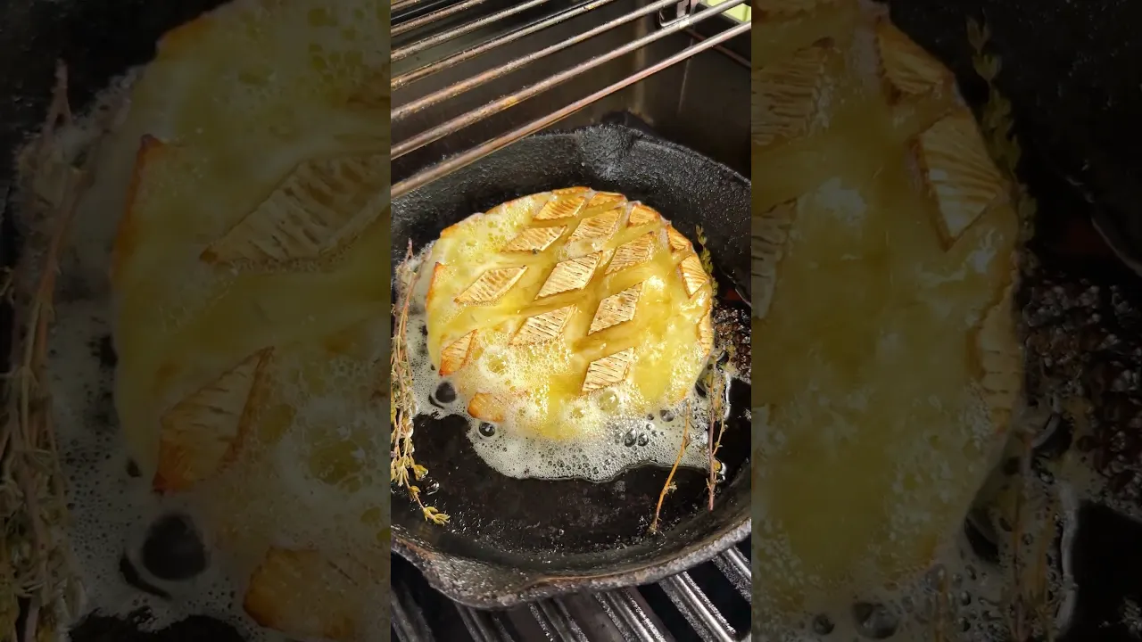 Grilled peaches and brie! Amazing grill appetizer! #partyfood #grilling