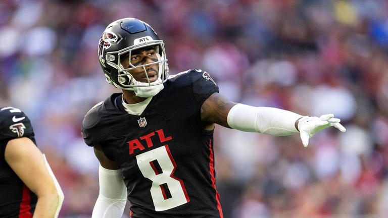 These realistic Chiefs trades would vault Kansas City past the rival ...