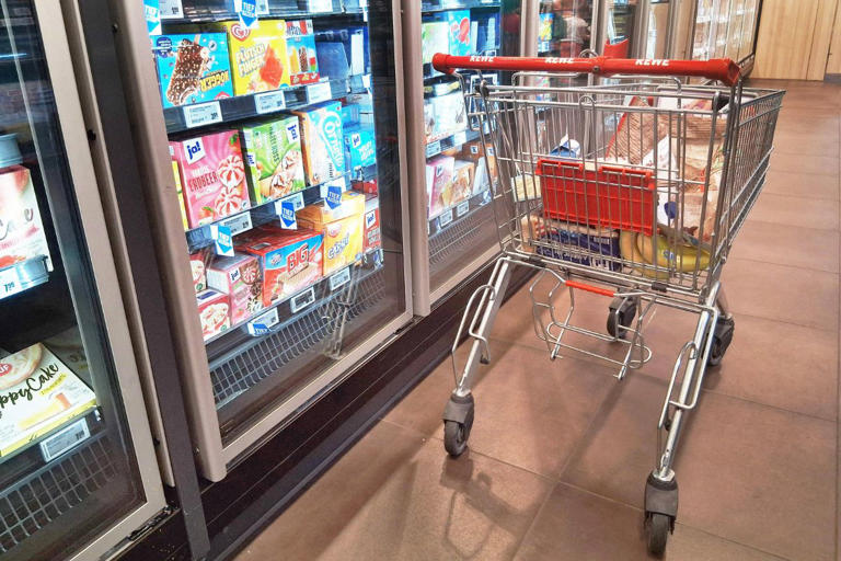 Rewe in der Kritik! Kunden sollten bei diesem Eis zweimal hinschauen