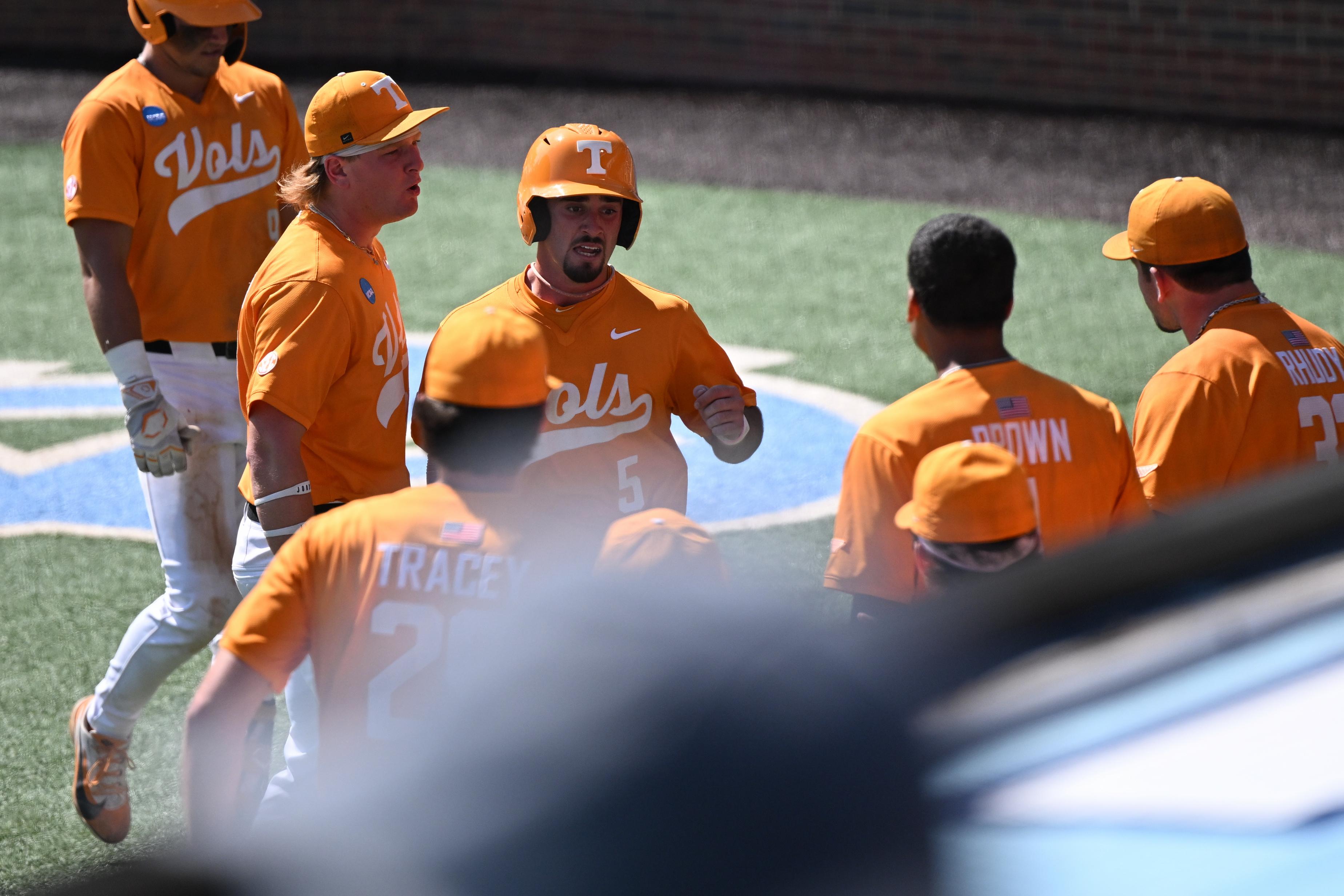 Live Saturday discussion: Vols in Chapel Hill, Lady Vols in the College ...