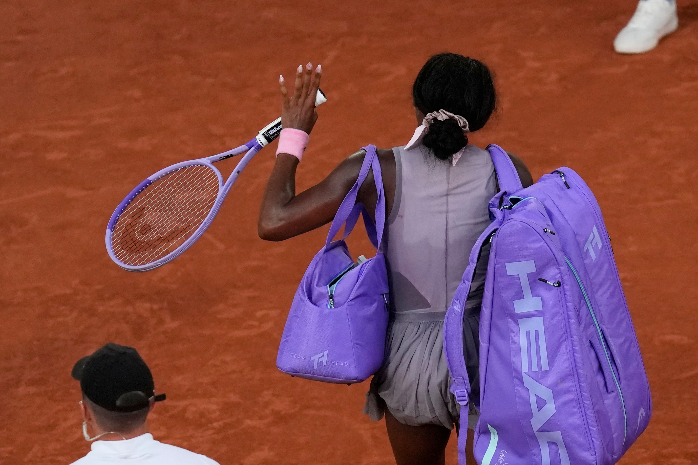 Coco Gauff's French Open title defense ends in 3rd-round loss, Naomi ...