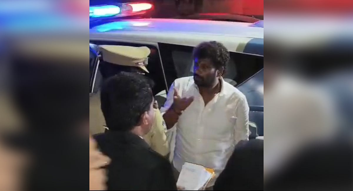 Balka Suman arrested for inciting people to attack Singareni buildings