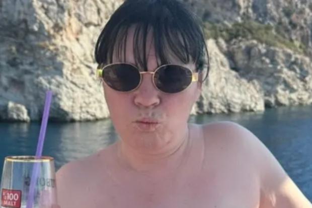Glasgow mum dies after heart attack one day into holiday as family ...