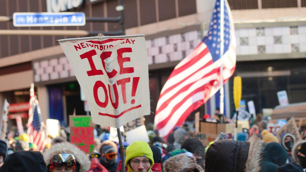 Tear gas and pepper spray deployed as anti-ICE protests erupt outside ...