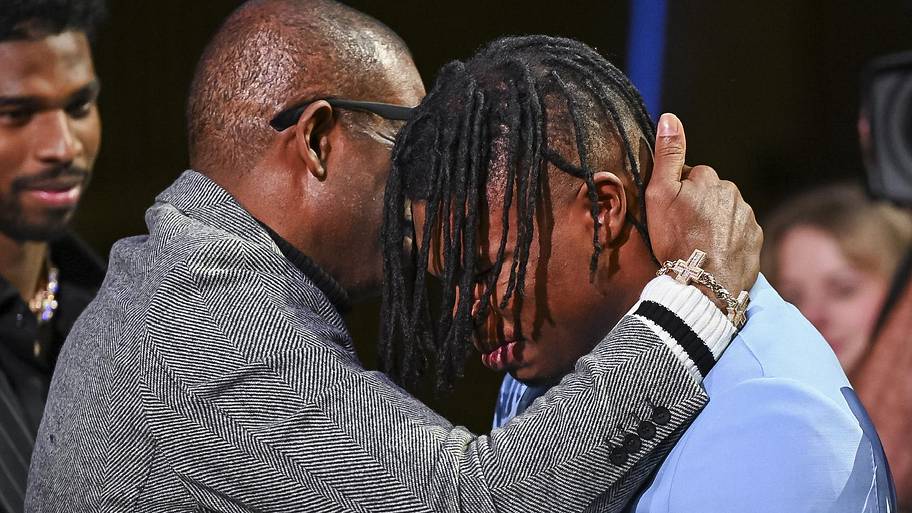 Travis Hunter recognized for key moment in Colorado sports history