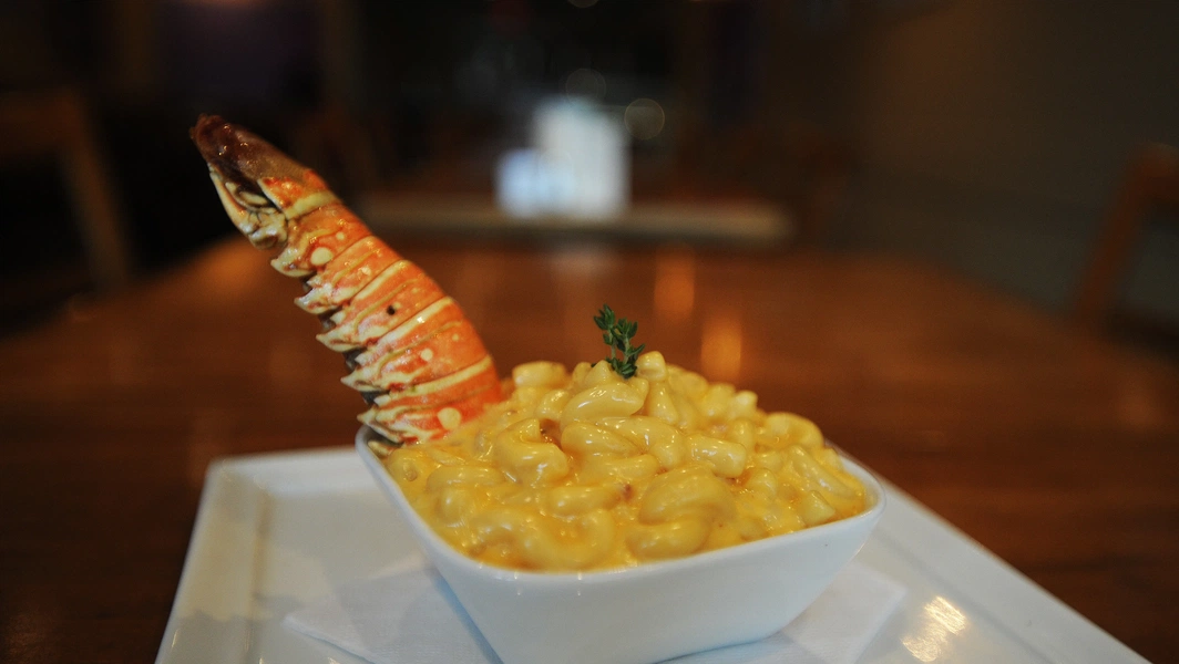 20 restaurant dishes chefs recommend skipping