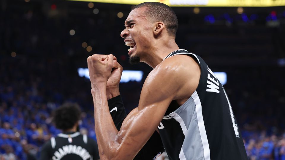 San Antonio Spurs knock off the defending champs, will play the New ...