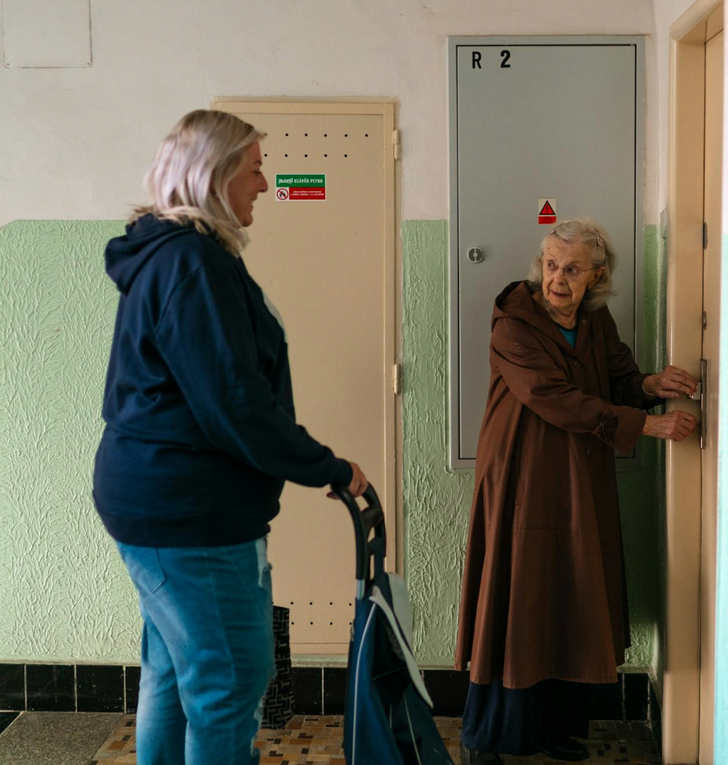 10 acts of kindness that show neighbors are guardian angels without wings