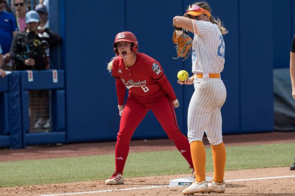 UT's Weekly calls Panell's handshake accusation 'outright lie'