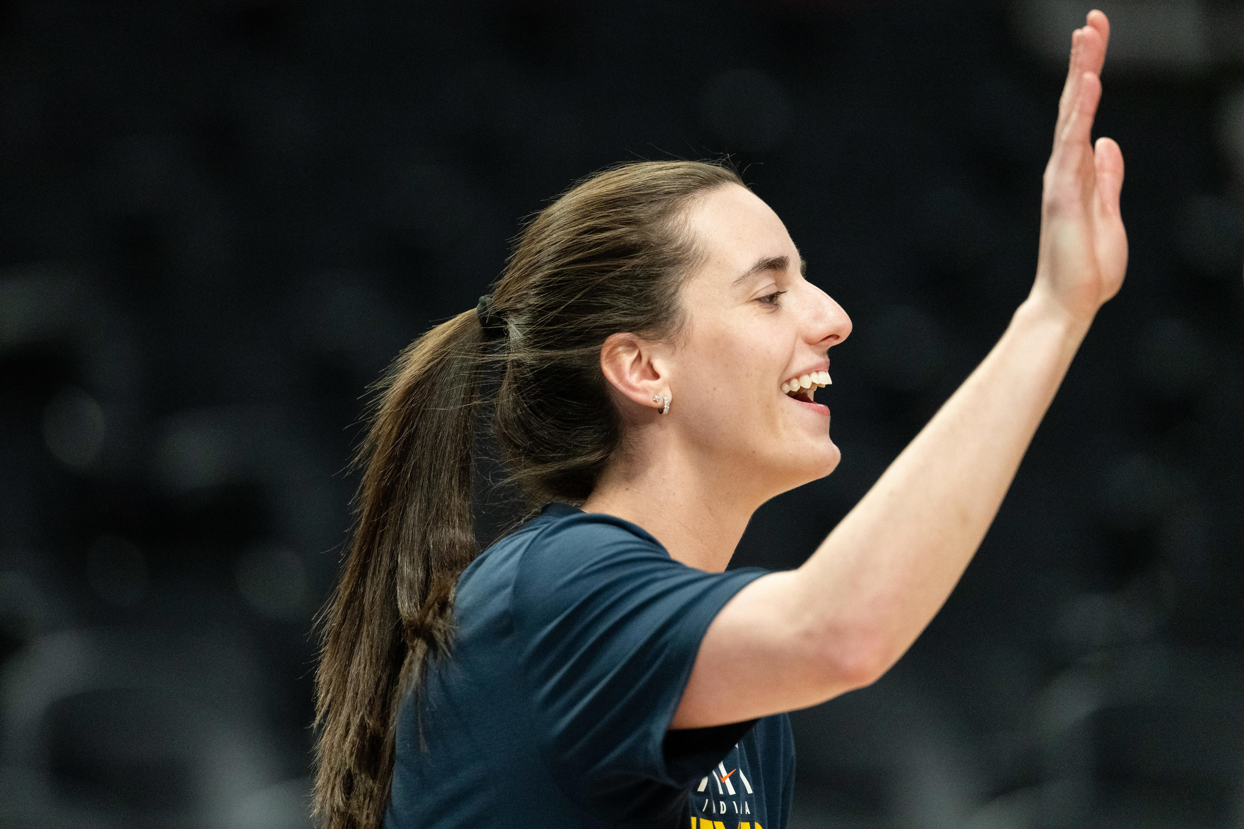 How many points did Caitlin Clark score tonight in Indiana Fever win vs ...