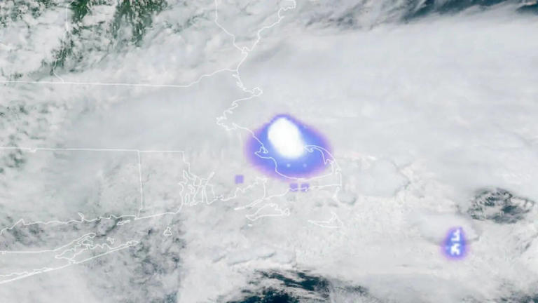 Boston meteor sonic boom caught on camera as mystery explosion shakes ...
