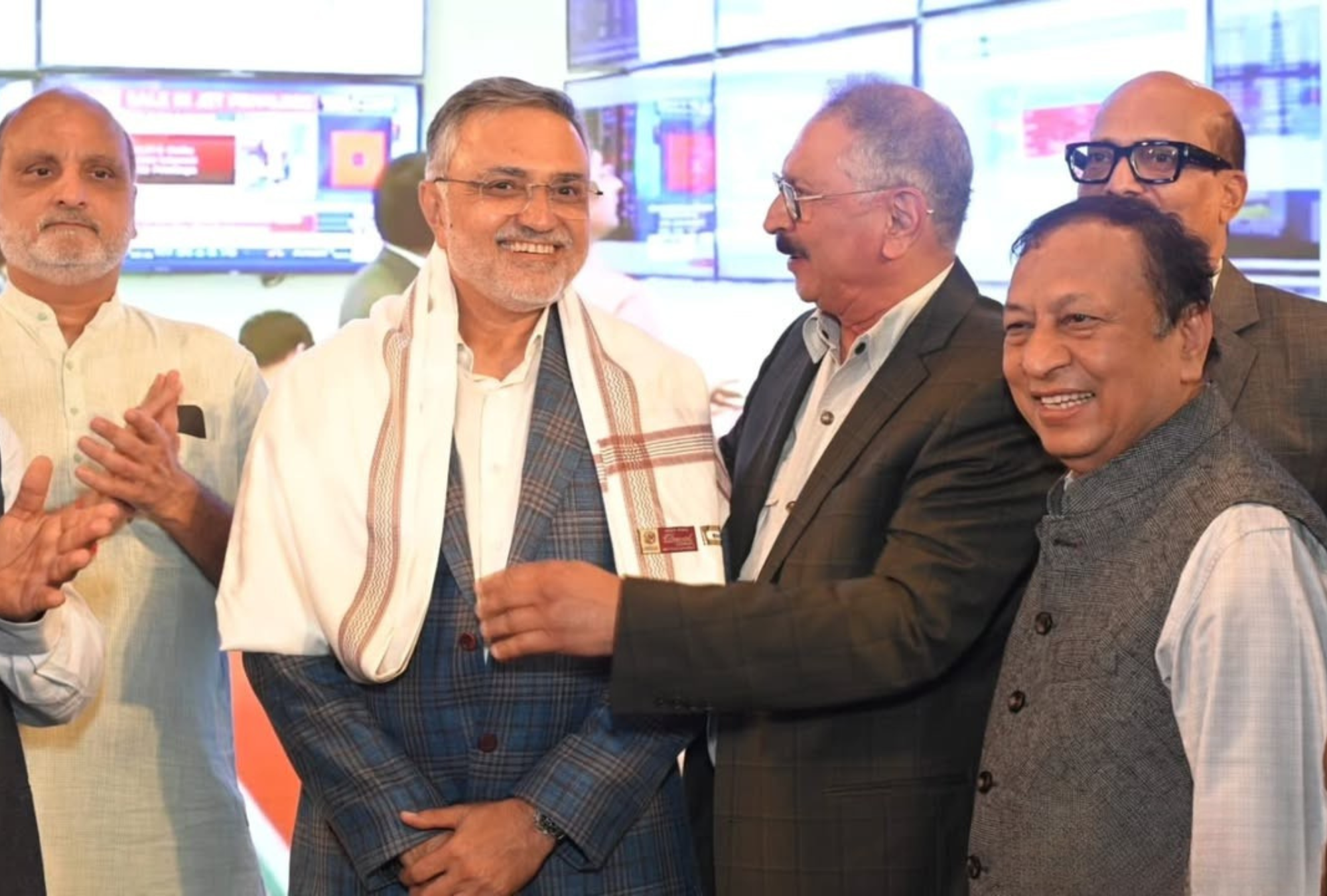 Gujarat textile traders look to spin profits for festival, winter ...