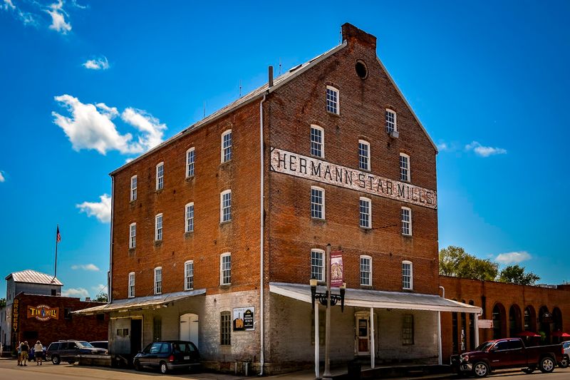 These charming Missouri towns feel like you’ve walked straight into a ...