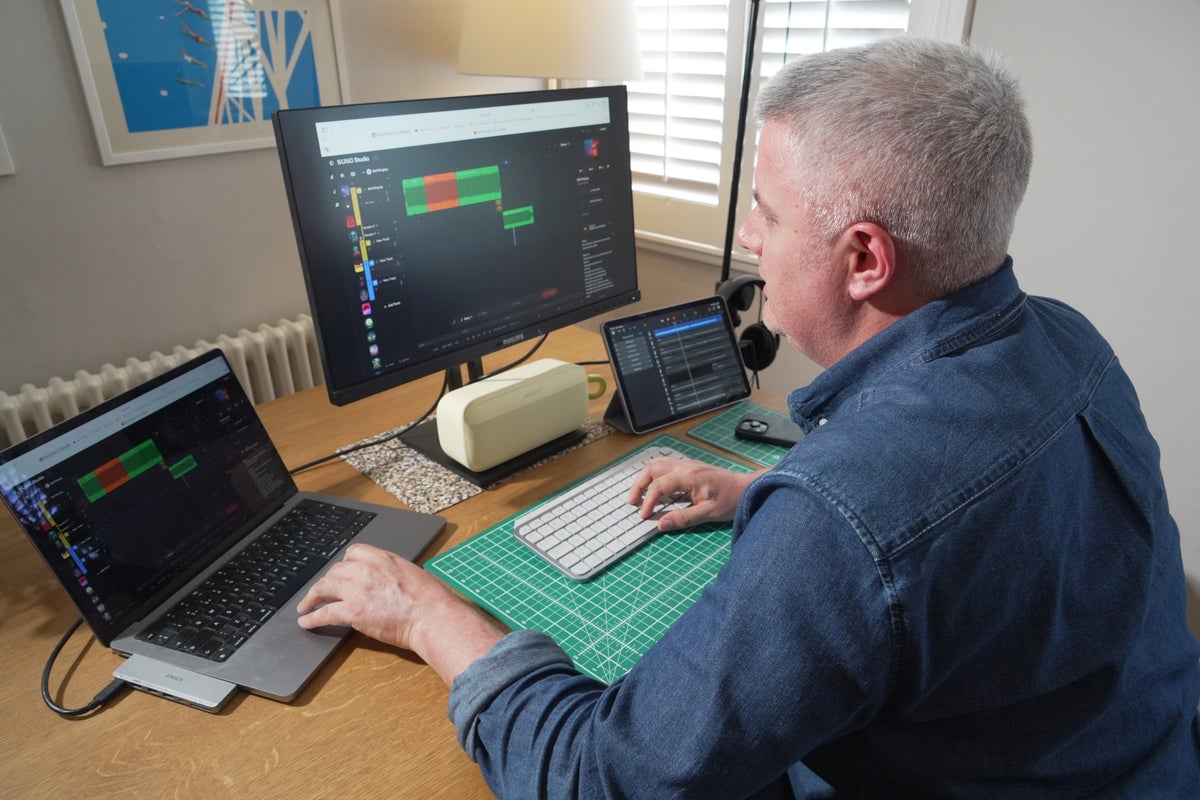 Musician turns to AI after Parkinson’s affects guitar playing