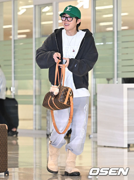 BTS 제이홉 장거리 비행에도 훈훈한 비주얼
