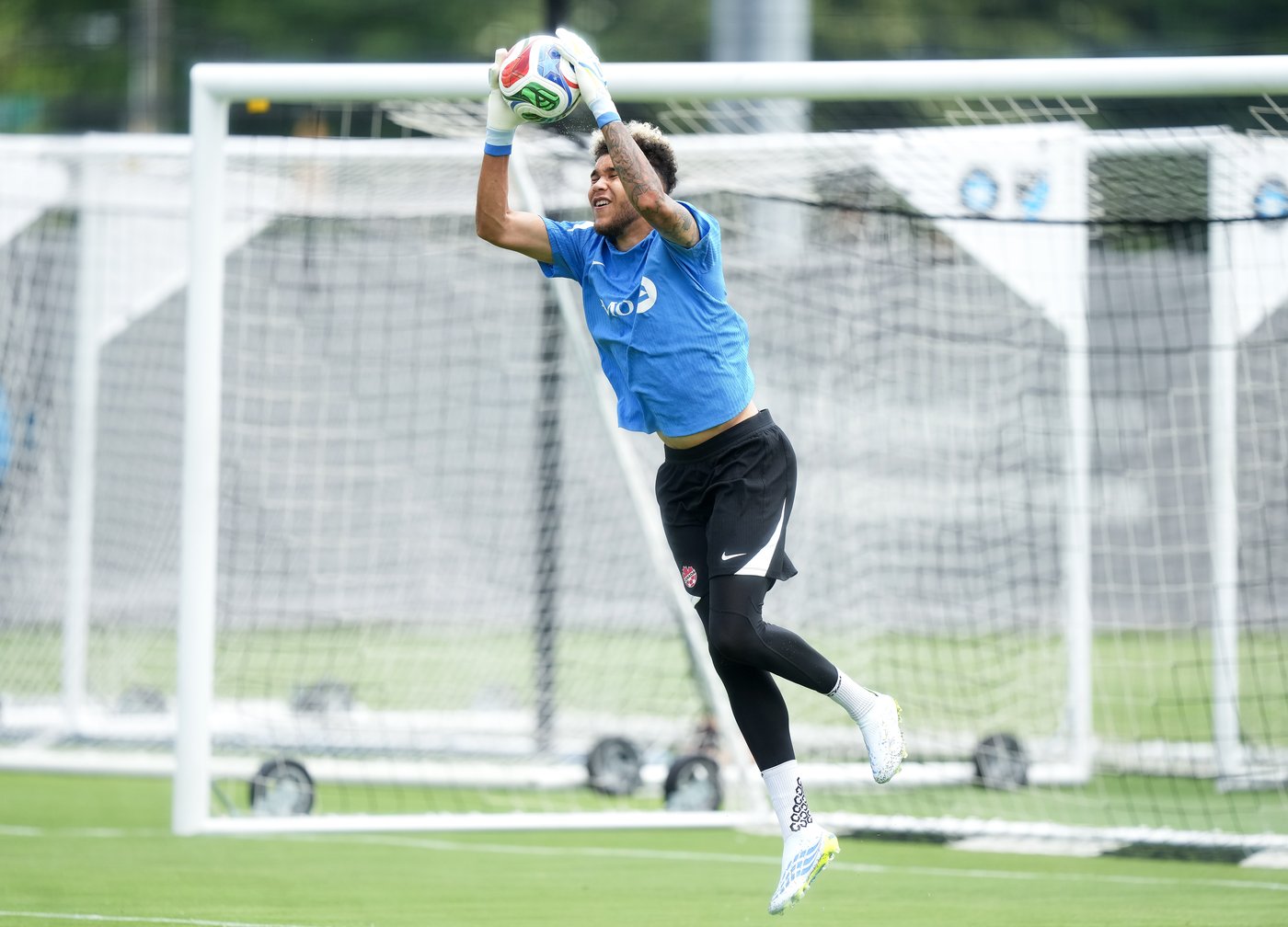 Goalkeeper union strong as Crépeau, St. Clair vie to be Canada's No. 1 ...