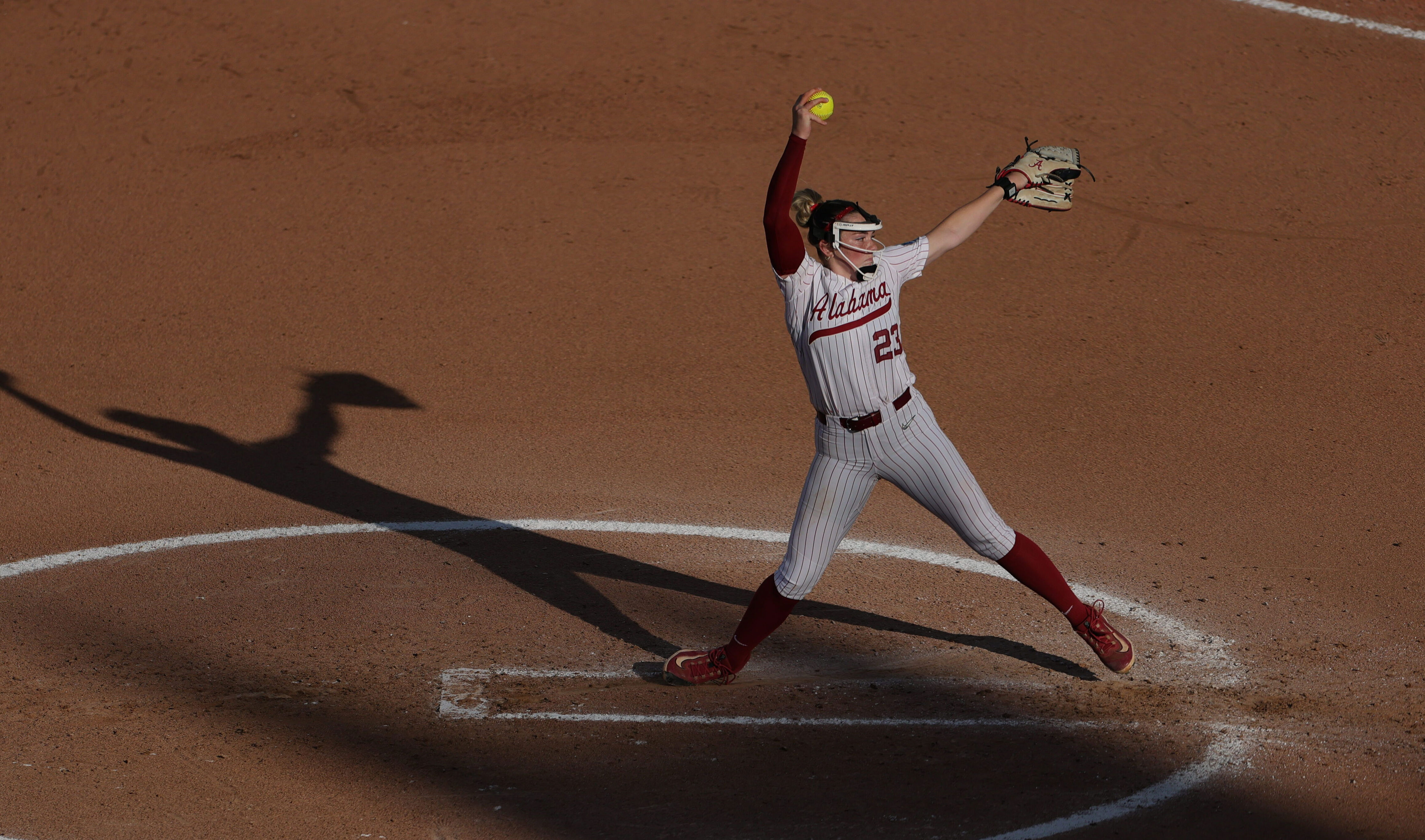 2026 WCWS: Briski, Giles lead Alabama to semifinals with win over Nebraska