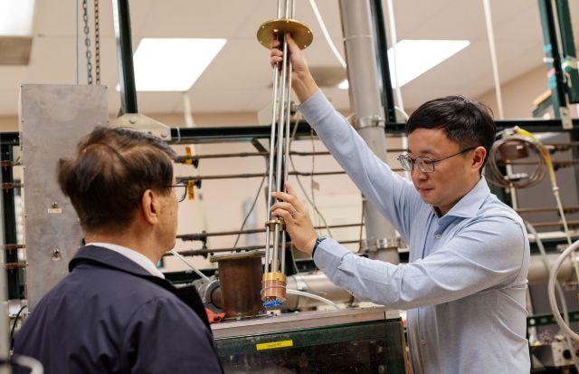 Scientists shatter 30-year superconductivity record with zero ...
