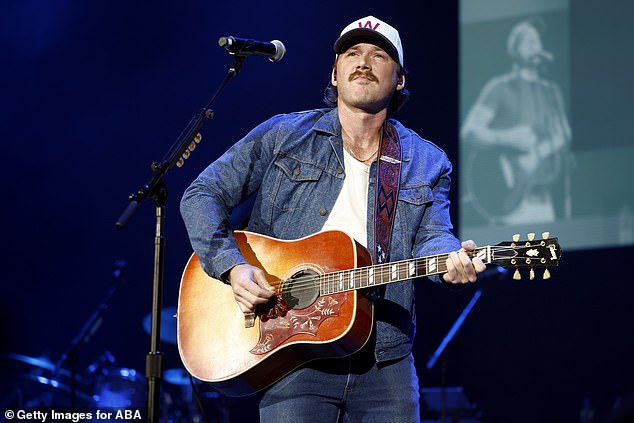 Morgan Wallen suffers shocking onstage meltdown as he flips piano mid ...
