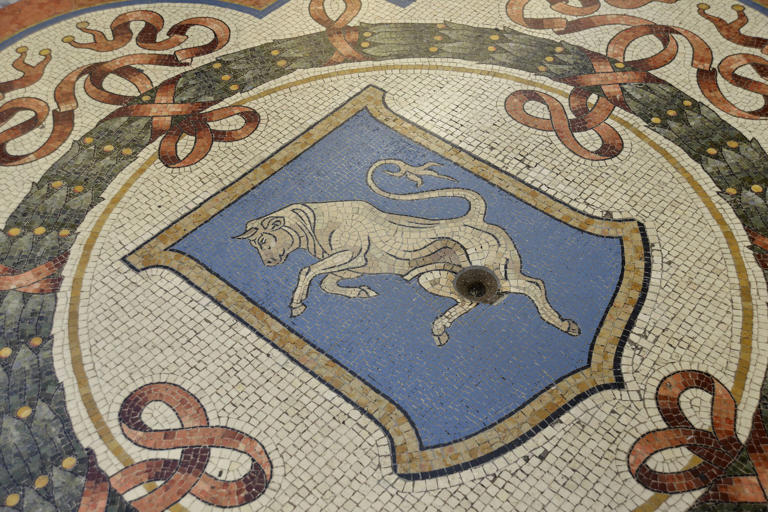 Milan has to repair bull mosaic's testicles again. Thanks, tourists.