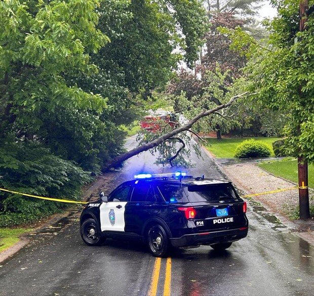 Thousands lose power in Massachusetts after wind gusts bring down trees ...