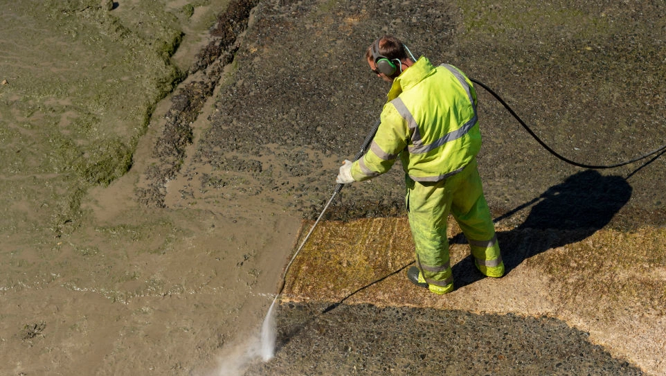 Pressure washing tips every homeowner should know