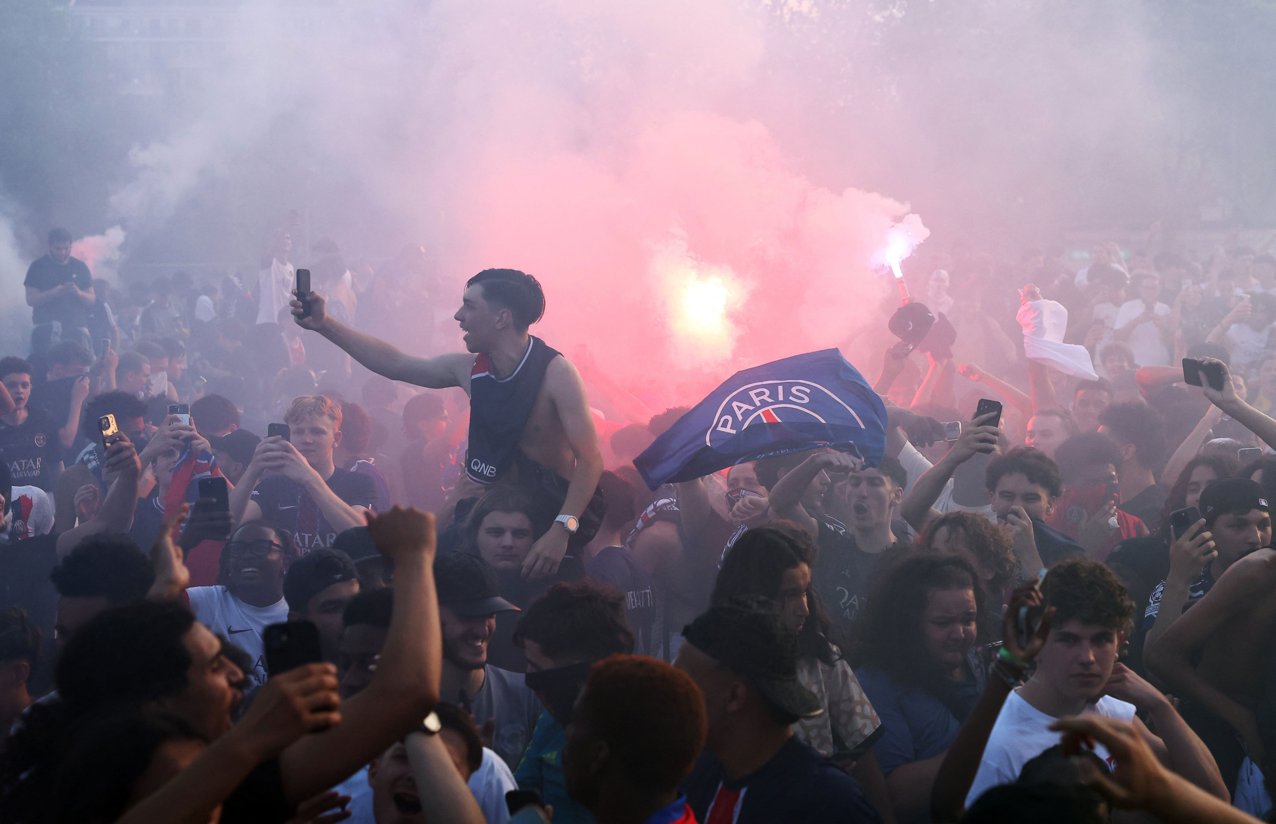 Paris Saint-Germain victory sparks Paris frenzy