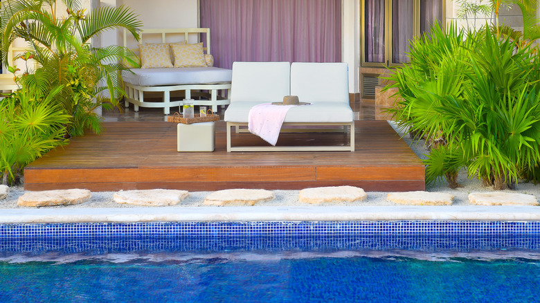 The best swim-up suite resorts in the tropics, according to travelers