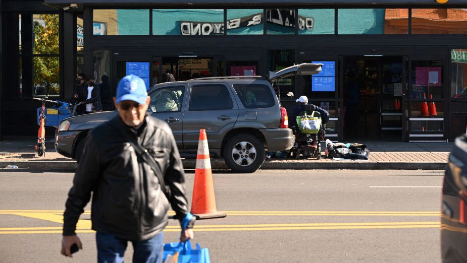 Walmart stock dips as delivery expansion reaches 33 markets