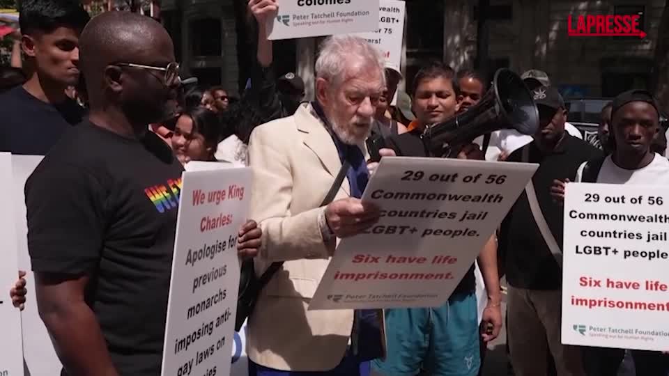 Diritti LGBTQ+, Ian McKellen contro la criminalizzazione dell ...
