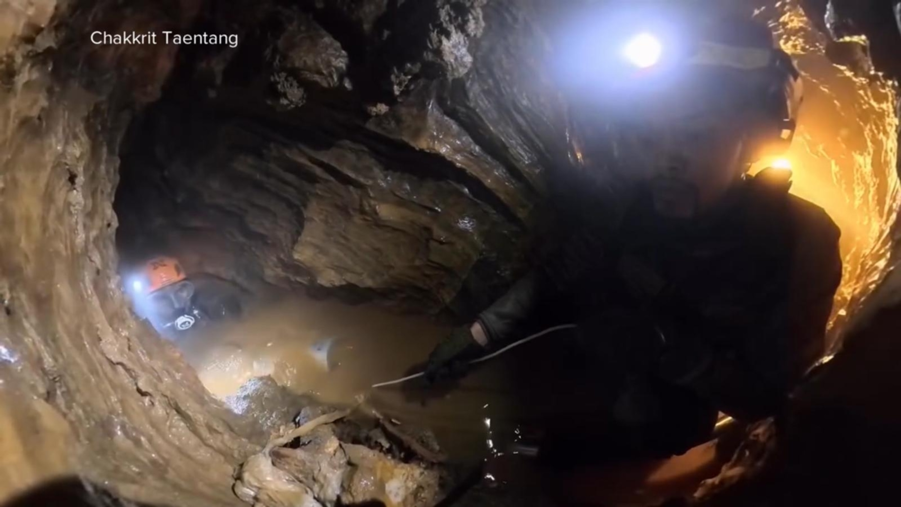 Dramatic rescues from flooded cave