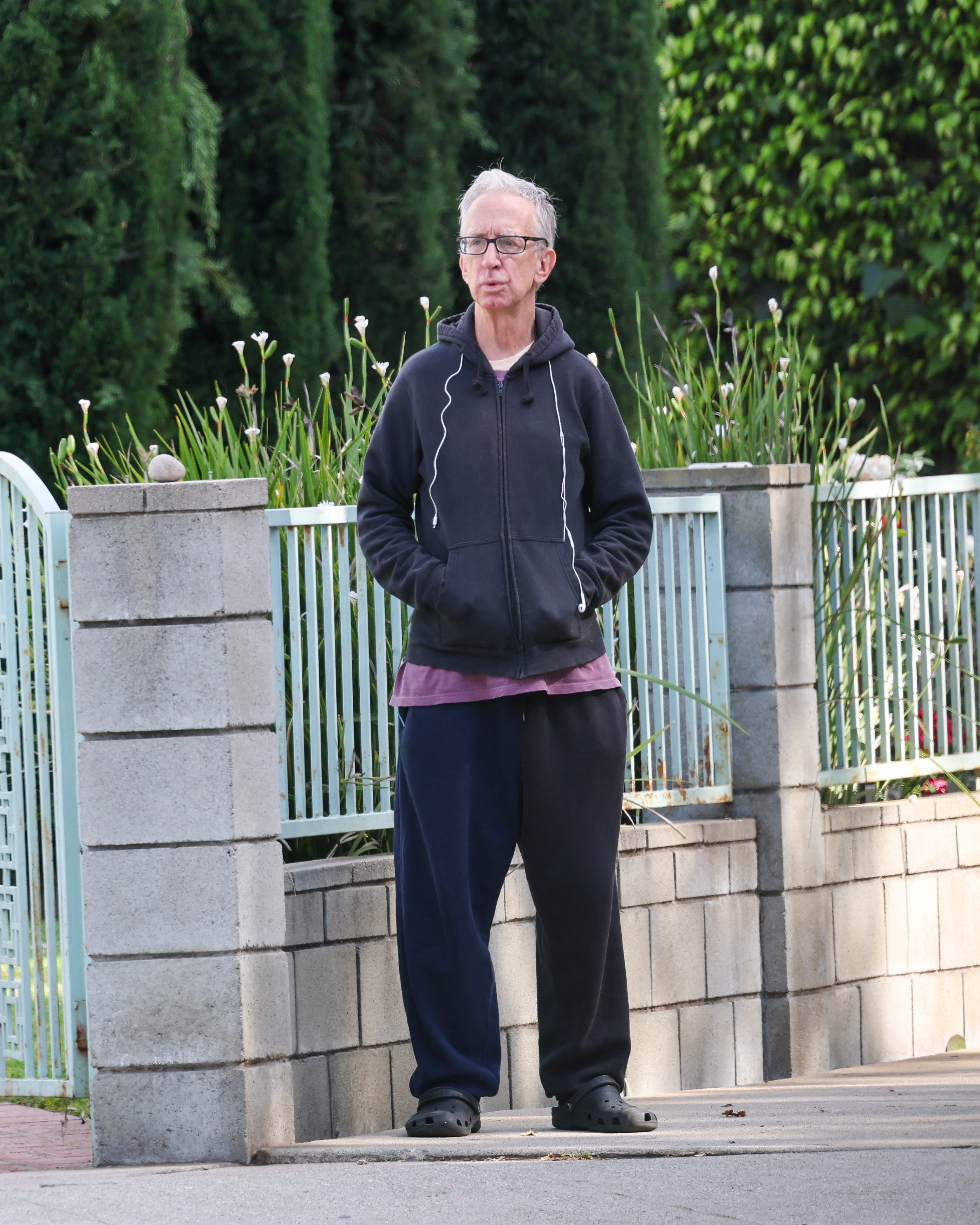 Andy Dick spotted signing autographs in rare public appearance 5 months ...