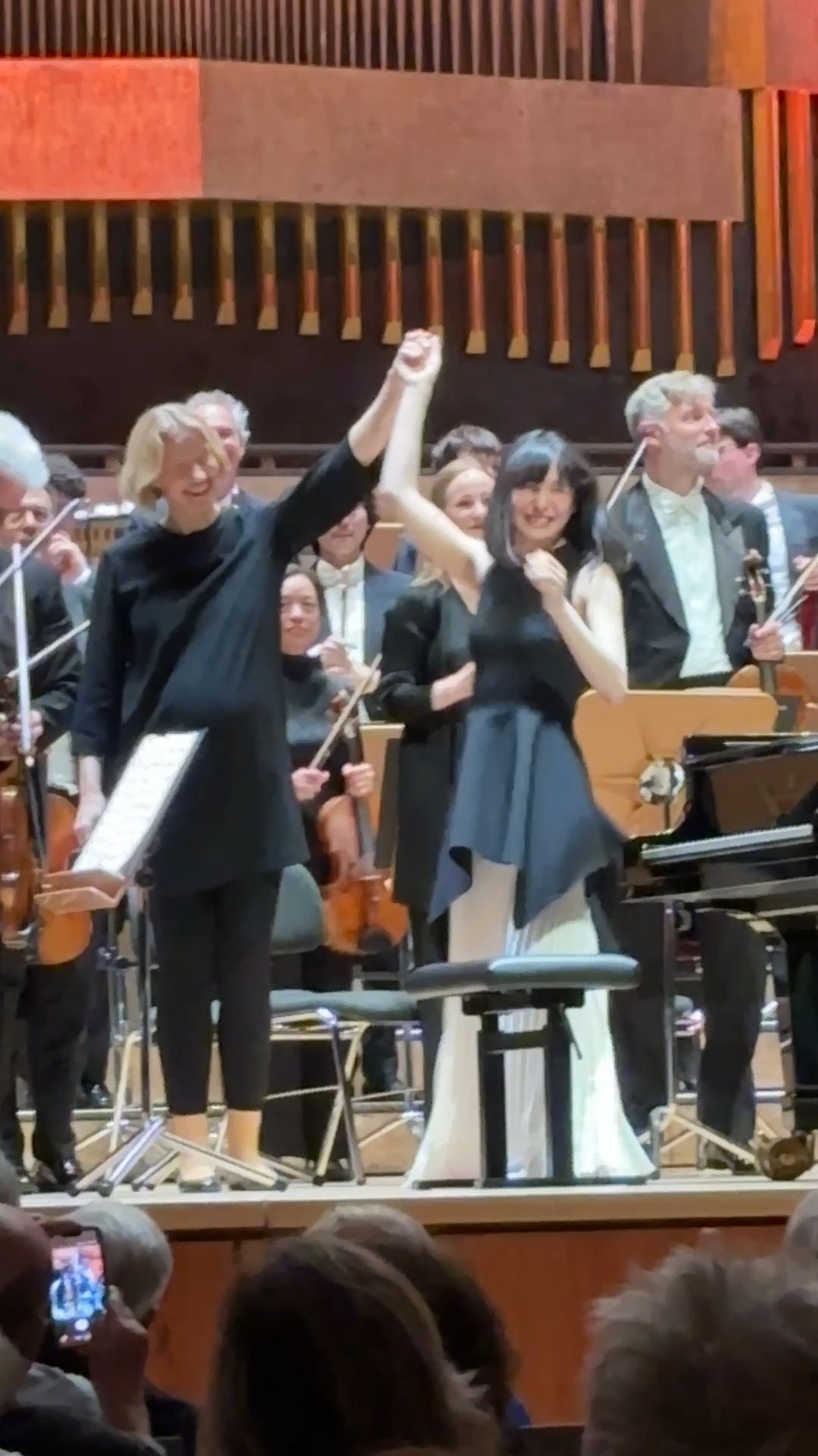 Applaus für Joana Mallwitz und Alice Sara Ott beim Meisterkonzert in ...