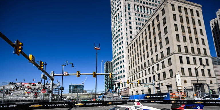 Alex Palou outfoxes tricky Detroit street course for third-straight ...