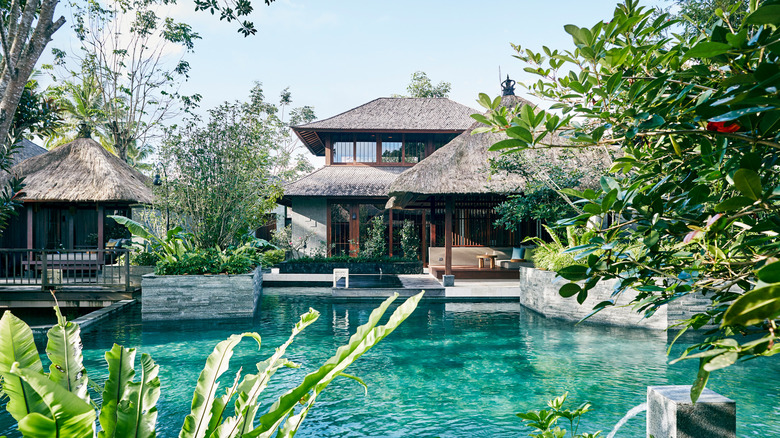 The best swim-up suite resorts in the tropics, according to travelers
