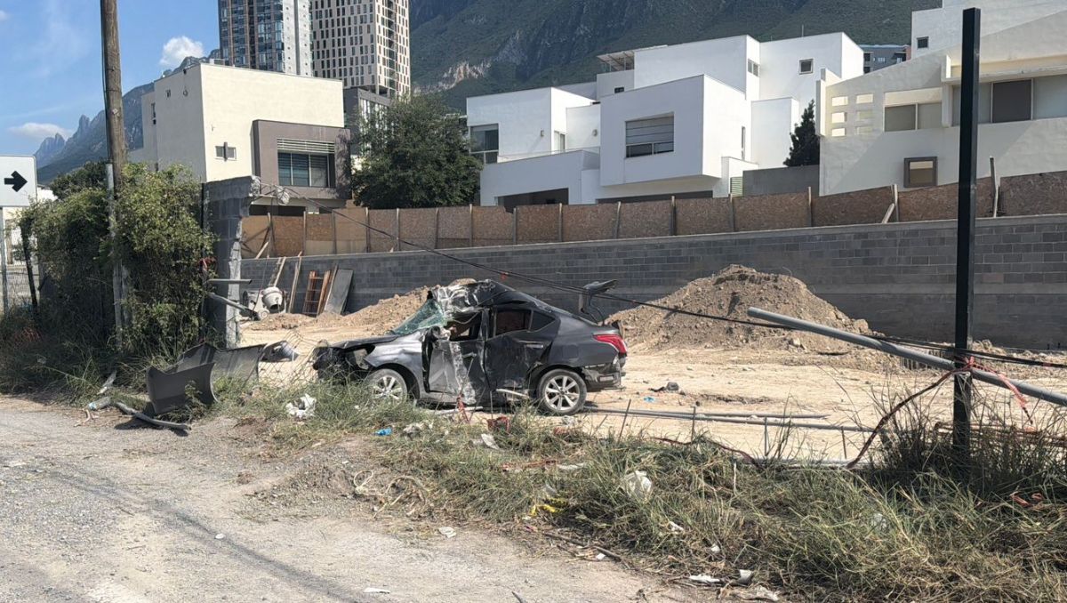 Muere conductor tras sufrir aparatoso choque en avenida Morones Prieto ...