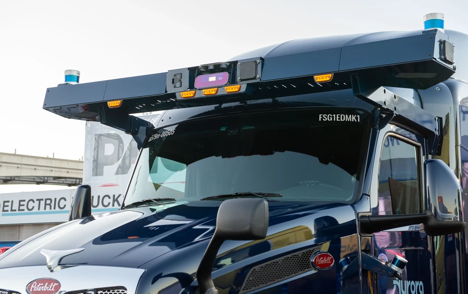 Aurora logs 280,000 driverless miles amid diesel surge