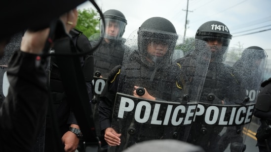 Newark ICE protests: Police deploy tear gas as demonstrators clash with ...