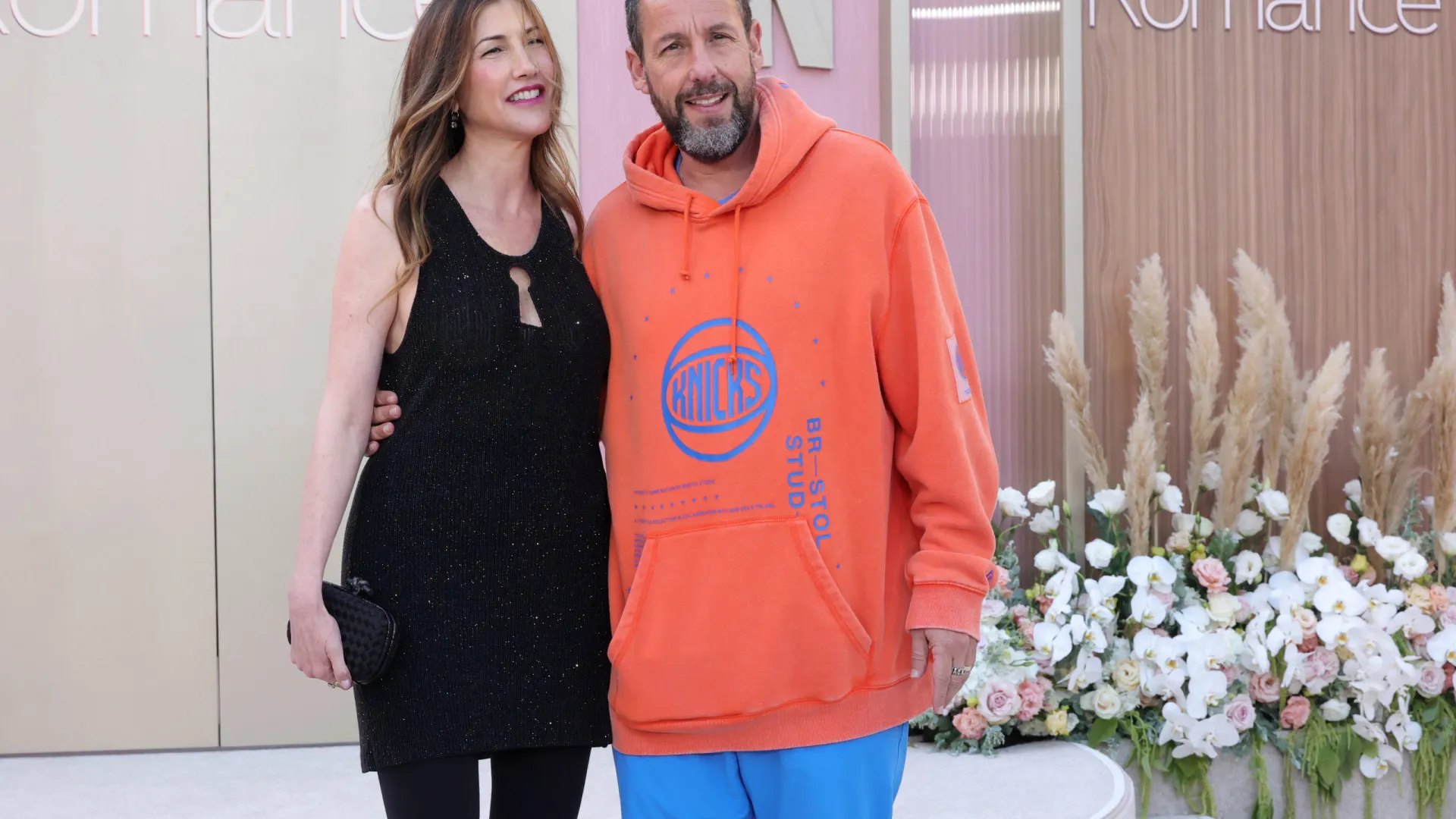 Desleixado? Adam Sandler é criticado por escolha de look em estreia