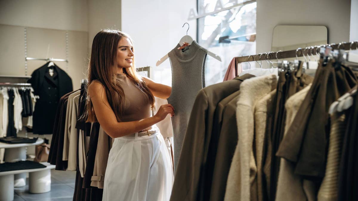 Old Navy closes stores as it admits business mistakes
