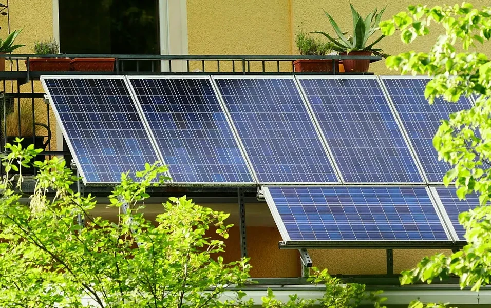 States weigh legalization of plug-in solar to cut renter bills