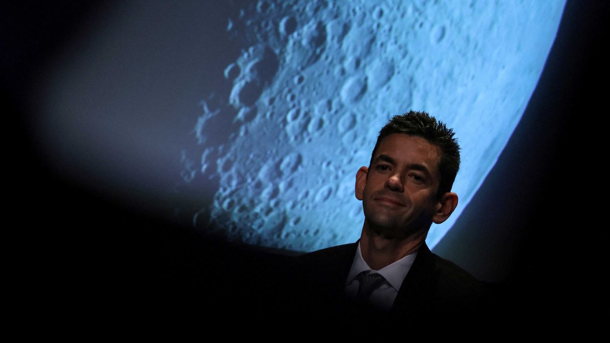 Trump’s moon mission crumbles as ‘massive blow’ almost 'surely' to push ...