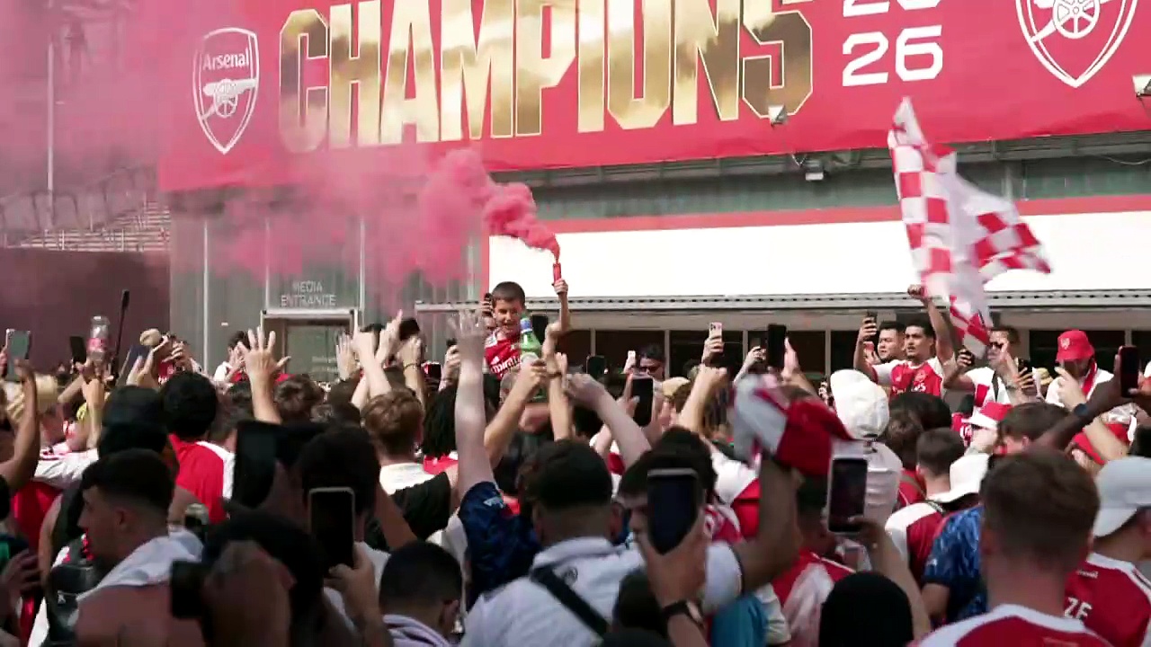 Arsenal fans gather outside Emirates ahead of final