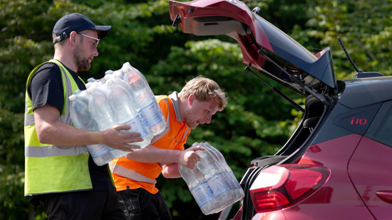 Hundreds of South East Water customers remain without water