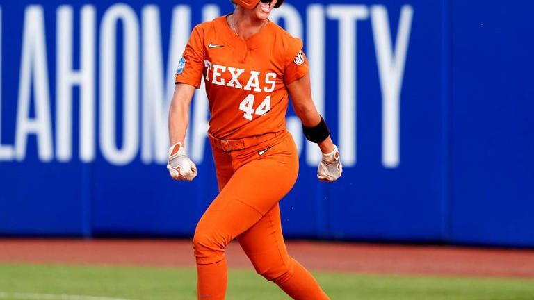 The turning point in Texas's win against Mississippi State in women's CWS